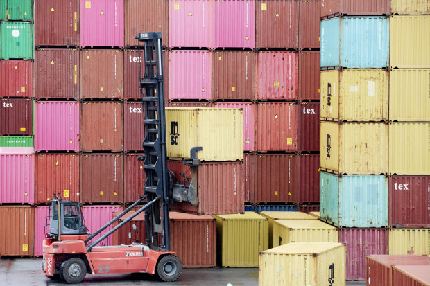 Shipping costs 2023: Why container freight rates will stay ...