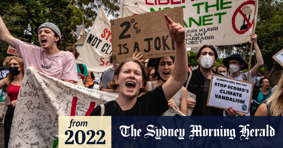 School students stage protest outside Kirribilli House