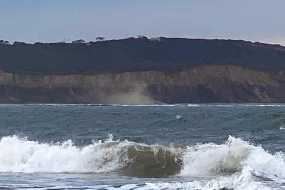 Great Ocean Road landslip: Anglesea cliff collapses ‘with a huge boom ...