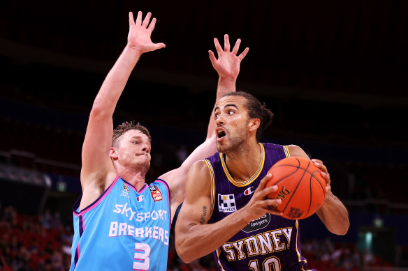 NBL 2021-22: Sydney Kings star Xavier Cooks turns to shooting great ...