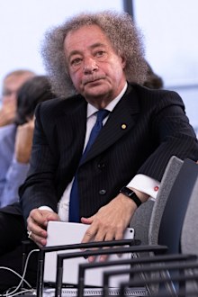 Is Gary Weiss too busy for Cromwell control agenda?