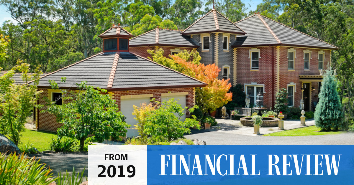 Cashed-up buyers target luxury homes in the regions