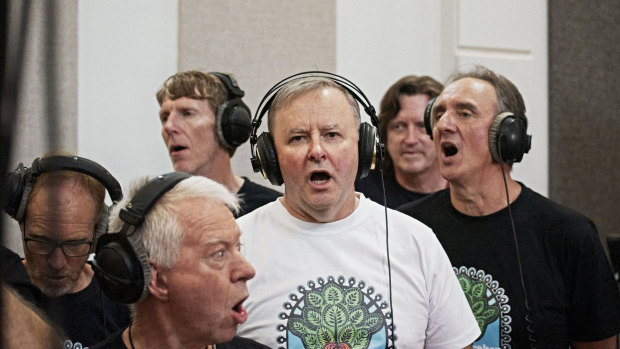 Albanese sings like it's 1985