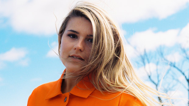 Shaking My Hips singer Elliot finds voice ahead of tour