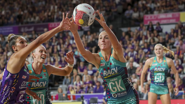 Vixens overcome Firebirds in Super Netball