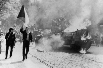 From the Archives, 1968: Soviet tanks invade ‘defiant’ Prague; Russia ...
