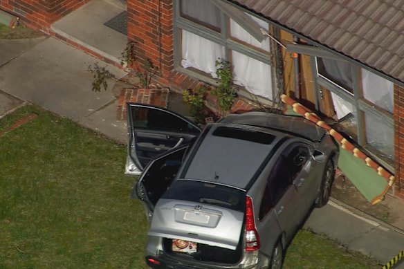 Man on the run after stabbings in Dandenong North and Epping ...