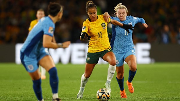 Mary Fowler claims she was given bananas instead of flowers after ...