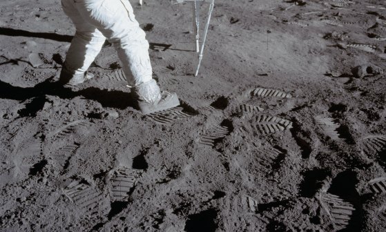 Sydney moon dust experiment on board Apollo 11
