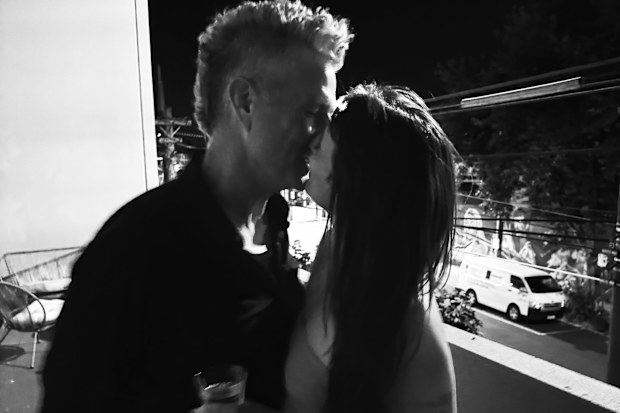 Aussie TV host Wil Anderson debuts new actress girlfriend Tamzen Hayes ...