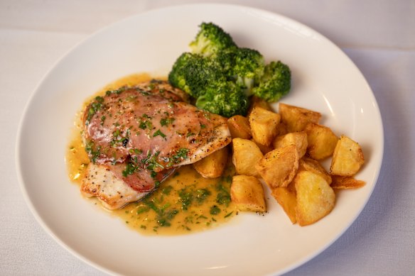 Melbourne icon Marios cafe restaurant celebrates 40 years on Brunswick ...