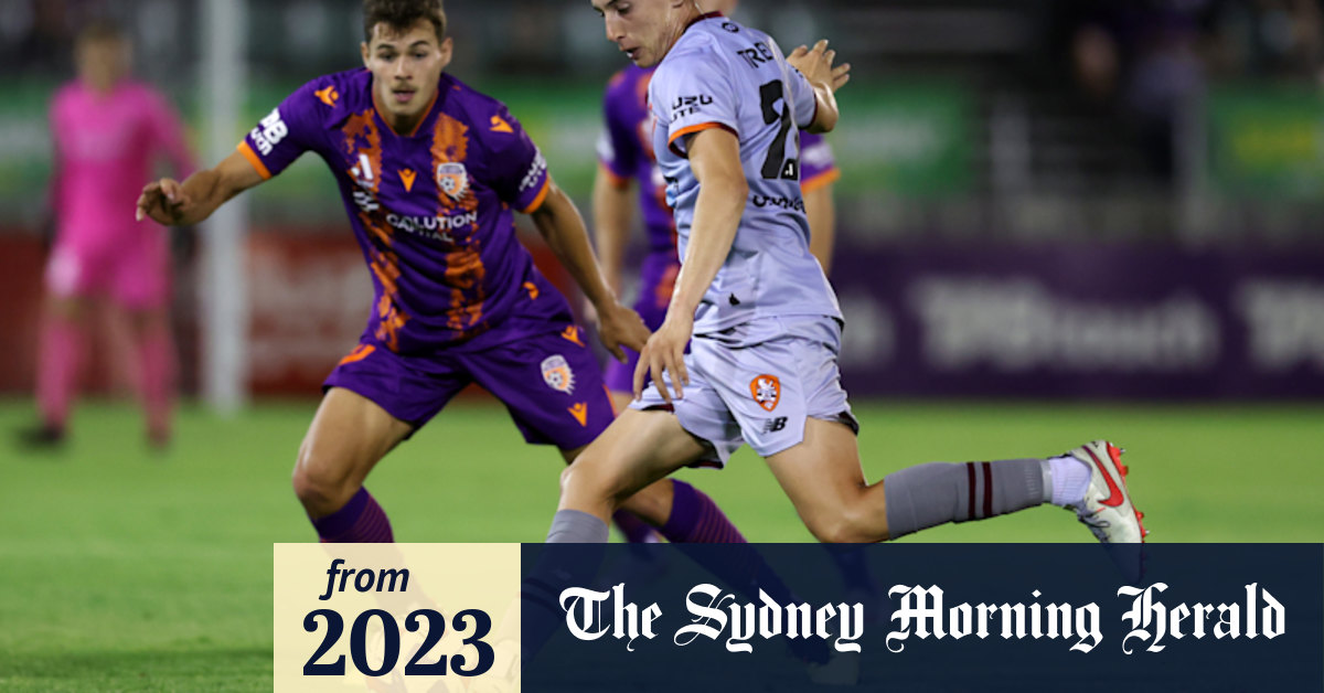 Red card drama as Perth Glory upset Brisbane Roar