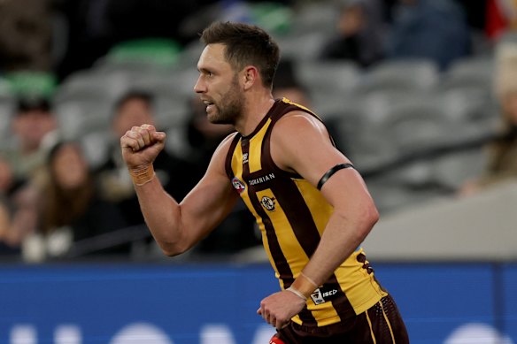 Hawthorn Hawks vs Collingwood Magpies: Follow AFL round 22 scores ...