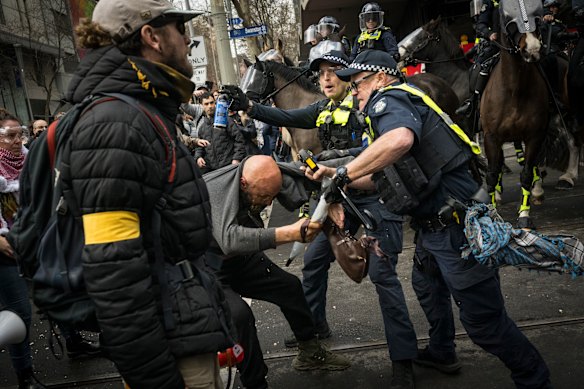 March for Australia Melbourne CBD begins; police prepare for violence
