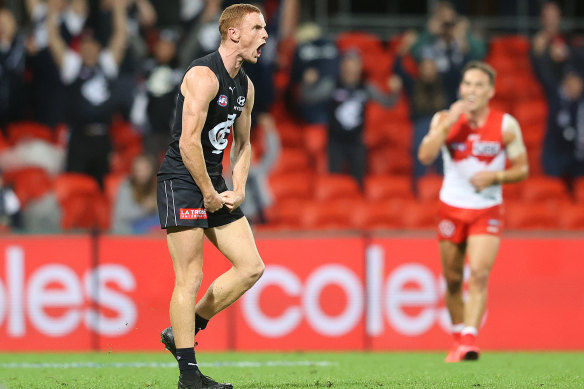 Blues remain in finals hunt after thriller against Swans