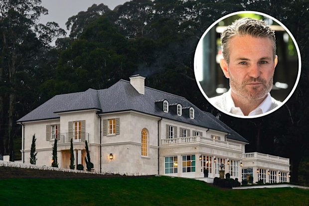 Clayton Larcombe removes “world’s most expensive Airbnb” from listling