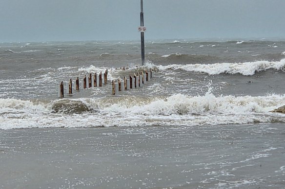 ‘Prepare for extended outages’: More than 30,000 homes without power as ...