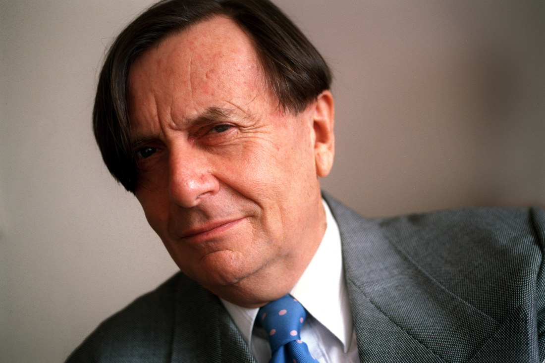 Barry Humphries, iconic comic who played Dame Edna Everage, dead at 89