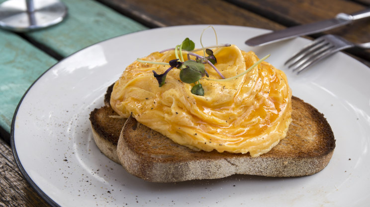 how to make scrambled eggs like restaurants
