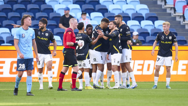 Macarthur thump 10-man Sydney after Lolley’s clumsy challenge on De Silva