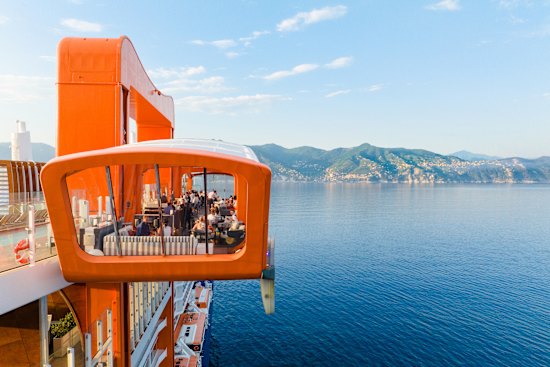 moving cloud in one eye