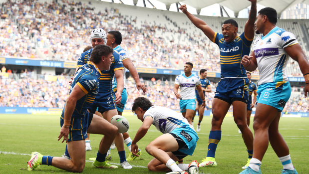 NRL 2022: Mitchell Moses, Sean Russell star as Parramatta Eels scrape ...