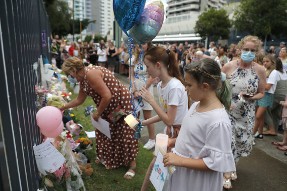 Charlise Mutten death: Tweed Heads Public School holds vigil for slain ...