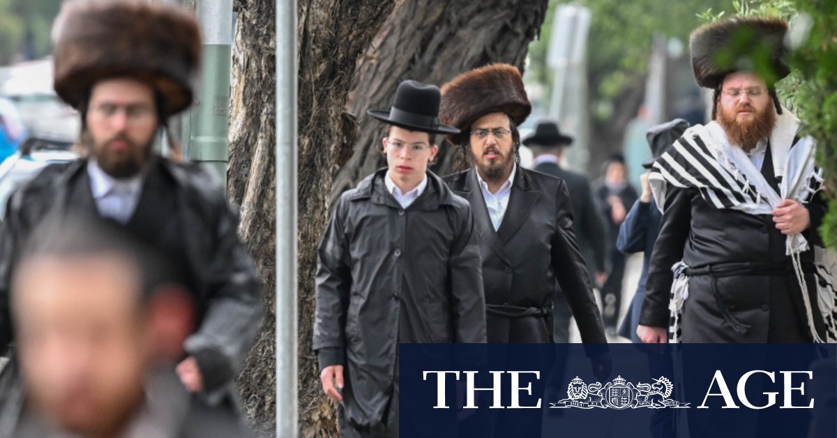 Who are the members of the Adass Israel community?