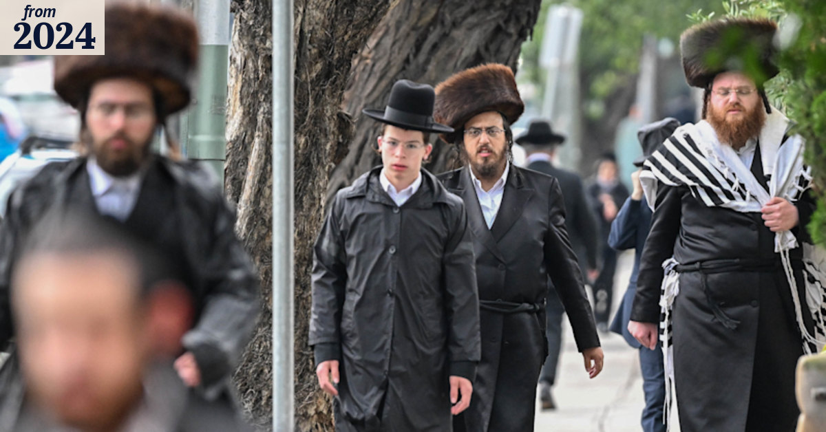Who are the members of the Adass Israel community?