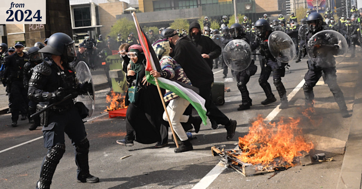 Melbourne protest: Land Forces expo disrupted by thousands