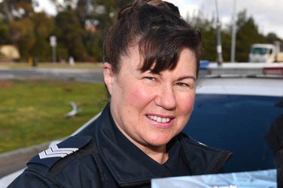 Prosecutors want home scammer to be first female Victorian cop in jail