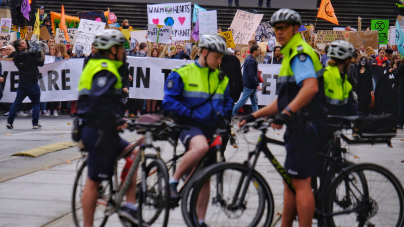 Climate protest Melbourne: Thousands of protesters to bring CBD to ...