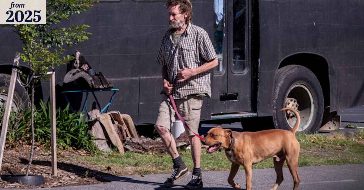 Sovereign citizen Adam David Tucker’s bus home in Nelson Place ...