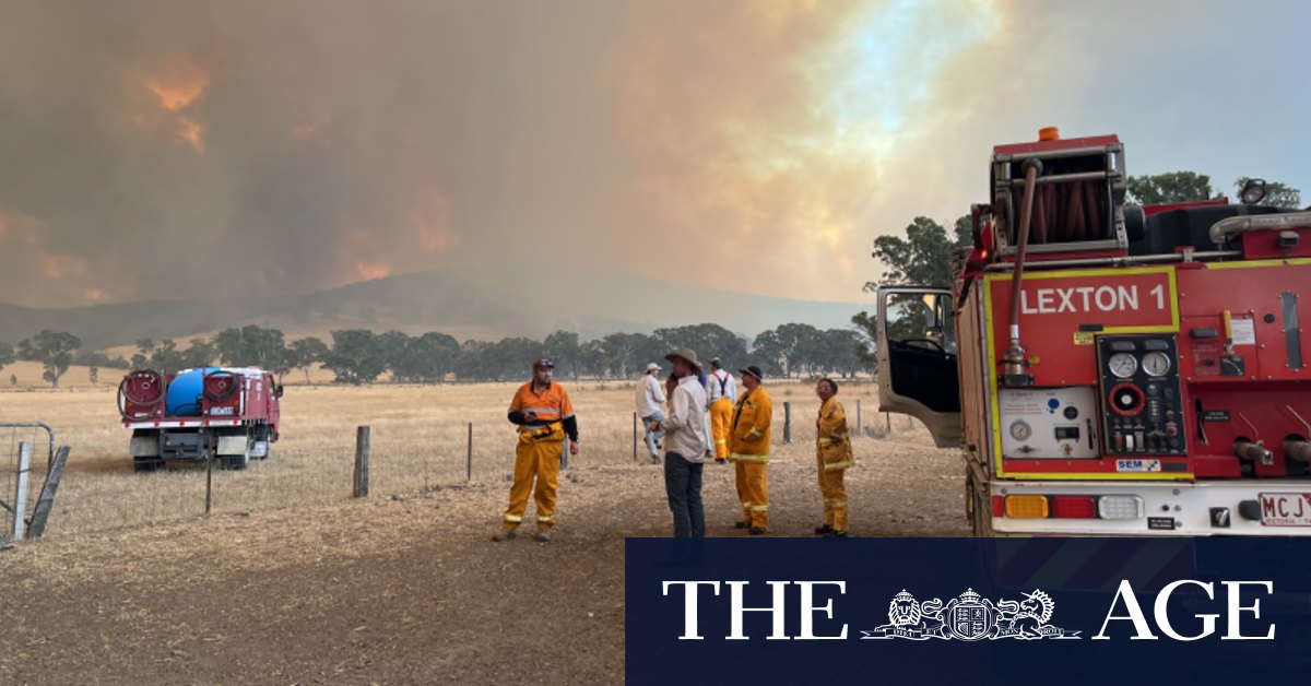 Victoria bushfires: Halls Gap evacuees allowed brief return as ...