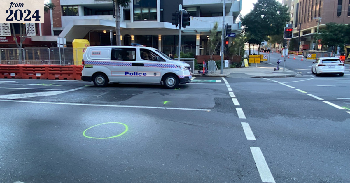 Man dies after being struck by bus in South Brisbane