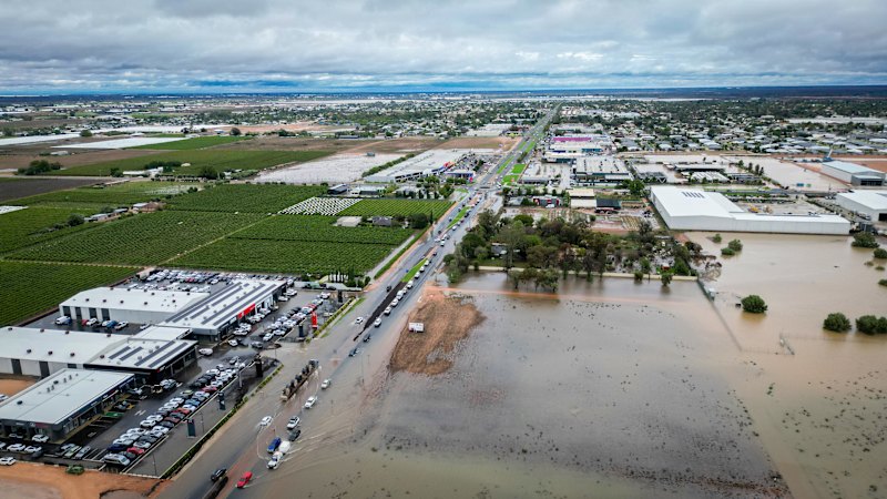 Melbourne weather: flash flooding threatens regional Victorians after ...