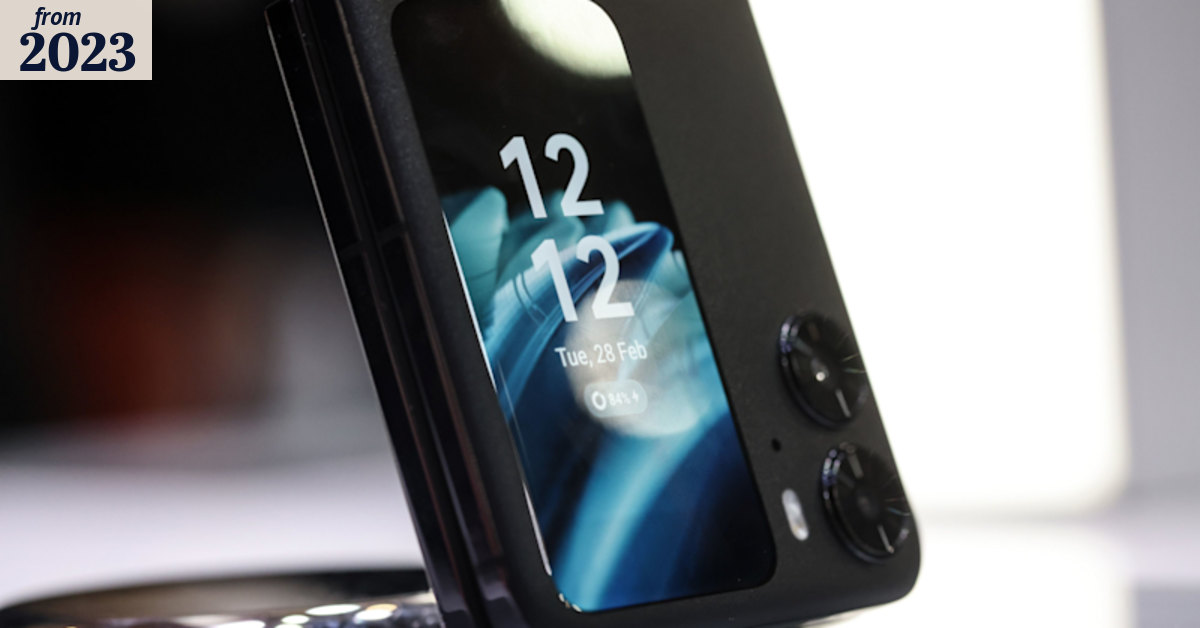 Mobile phones: Chinese folding phones set to go global, challenge ...