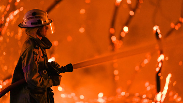 Perth fires LIVE: Residents could return home tonight as firefighters ...