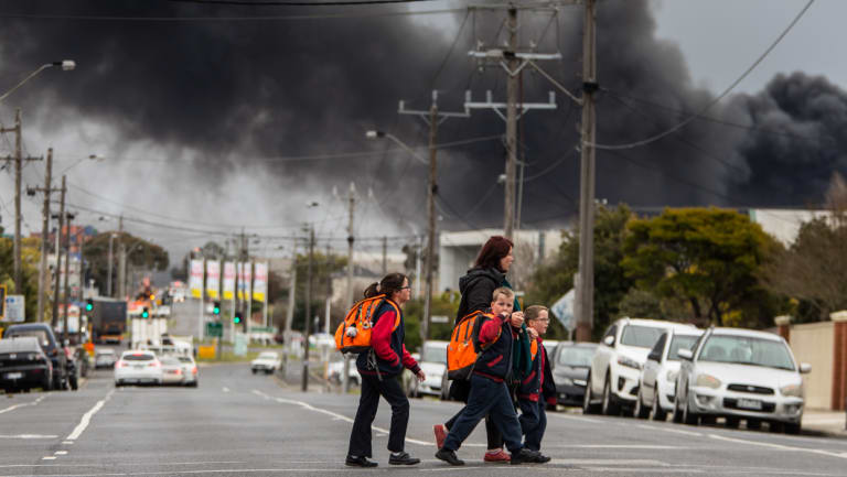 West Footscray fire: Melbourne's western suburbs blanketed in black ...