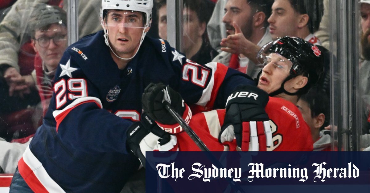 Trump tariffs: Canadian ice hockey fans loudly boo US anthem before ...