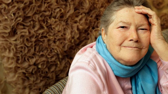 Opposing parties in bitter Colleen McCullough estate dispute urged to ...