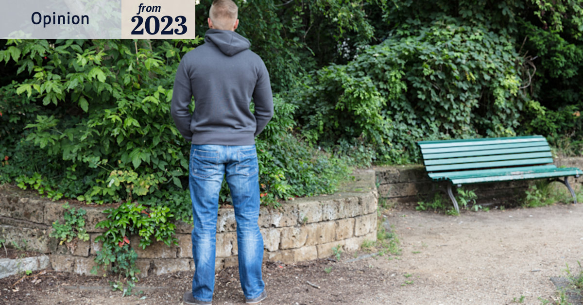 A wee message to men: stop peeing in public