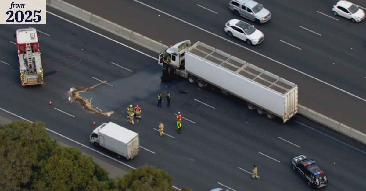 Monash Freeway reopens after truck crash caused traffic chaos