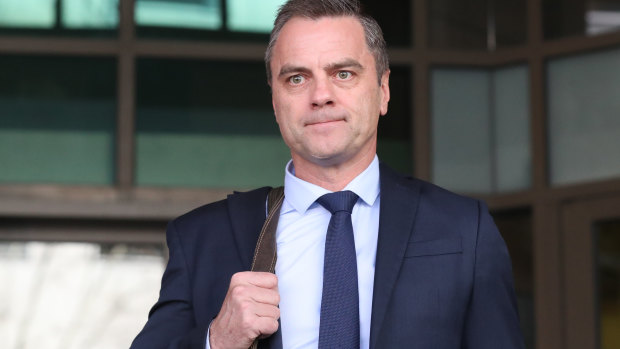 It's OK to be a lawyer and an informer, cop tells Lawyer X royal commission