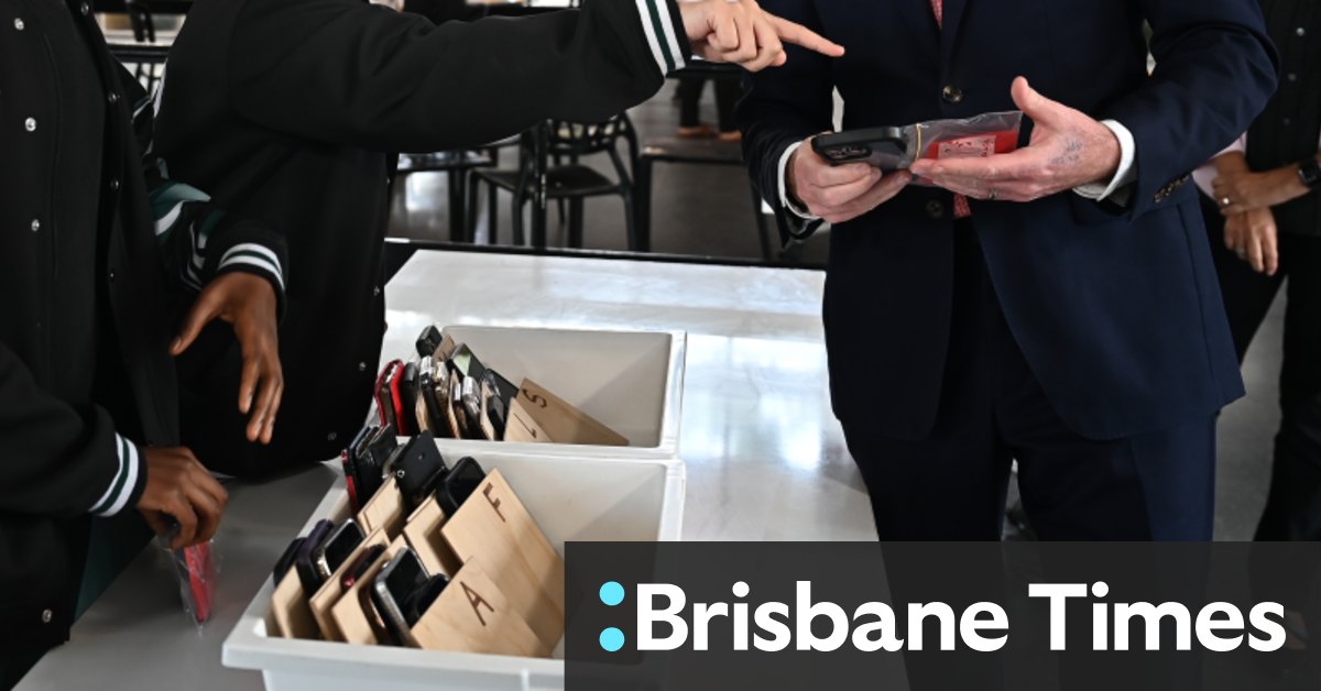 Queensland to ban phones and smartwatches in state schools from 2024