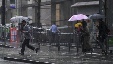 Hail and flash flooding hit Victoria as weather warning issued