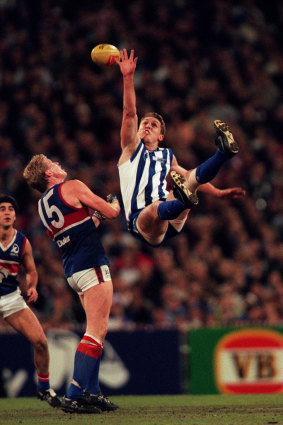 From the Archives 1998: North Melbourne Kangaroos Roos snatch victory ...