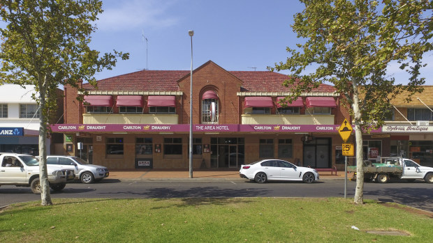 Pub tsar Jim Knox sells Area Hotel in Griffith for $30 million