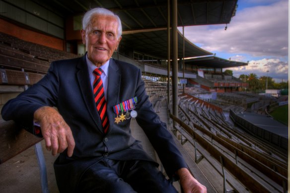 Essendon legend Jack Jones dies aged 95