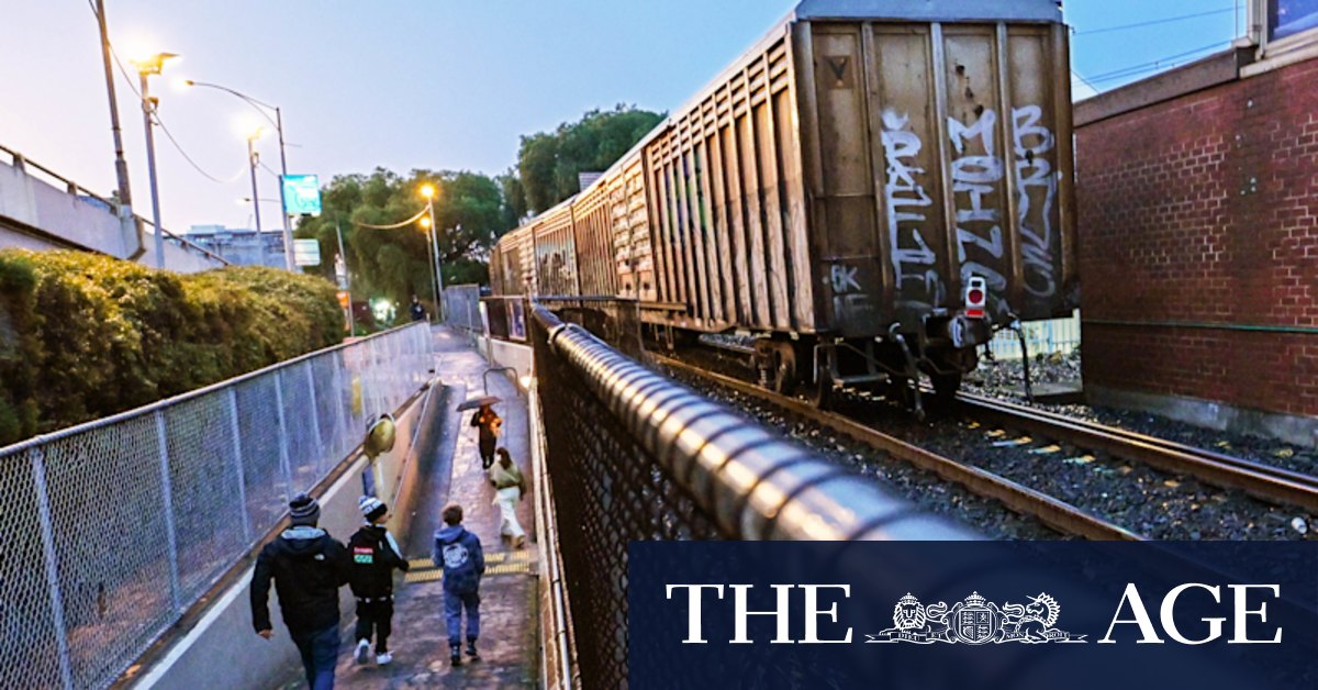 Port of Melbourne: Rail closure could swamp western suburbs with trucks